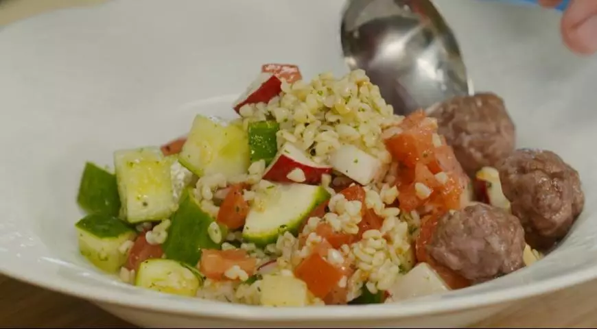 Photo de la préparation de la recette: salade avec des tectacles d'agneau de Sergey Klyuchanansky, étape numéro 5