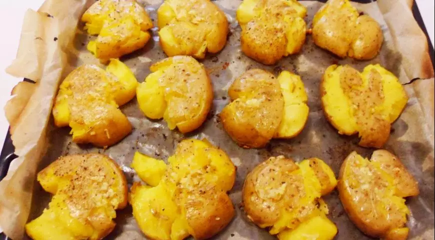 Stock Foto Rețetă de gătit: Miet Cartofi tineri din cuptor, pasul numărul 6