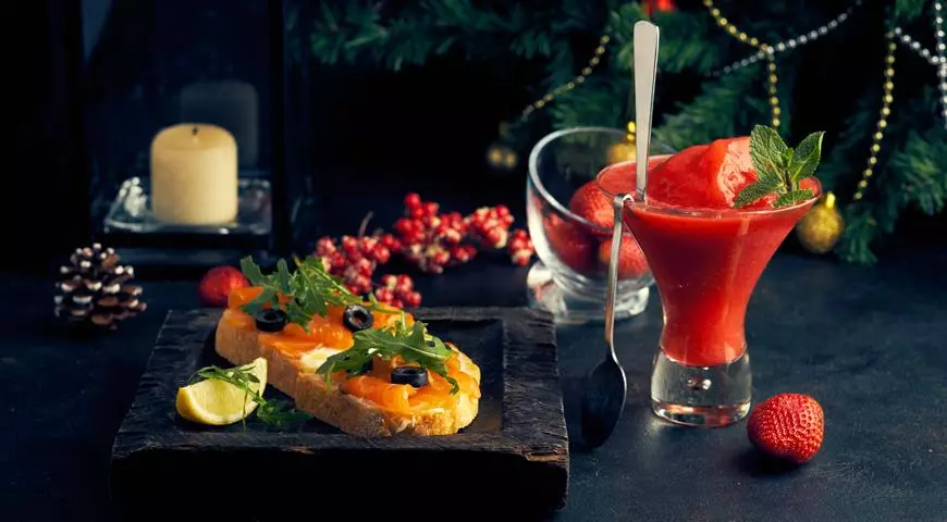 Frozen Berry cocktail and salmon bruschettes