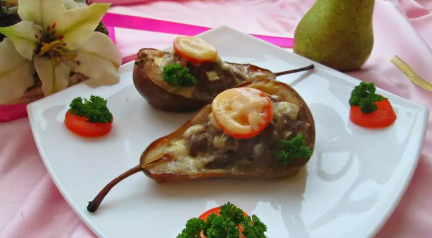 Baked stuffed Pears binne klear foar feed