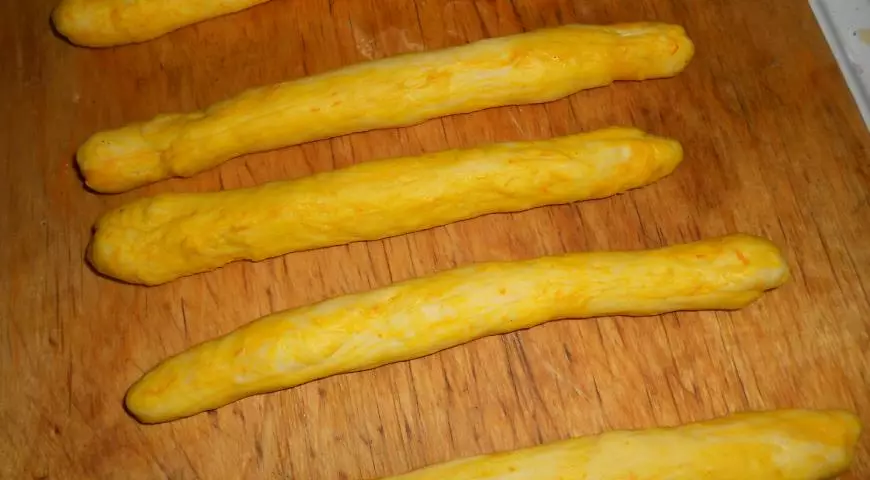 從小的黃色圓圈製作香腸