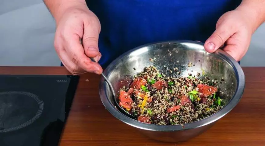 Stock Foto Kachen Rezept: Film Salat mat roude Orangen, Schrëtt Nummer 3