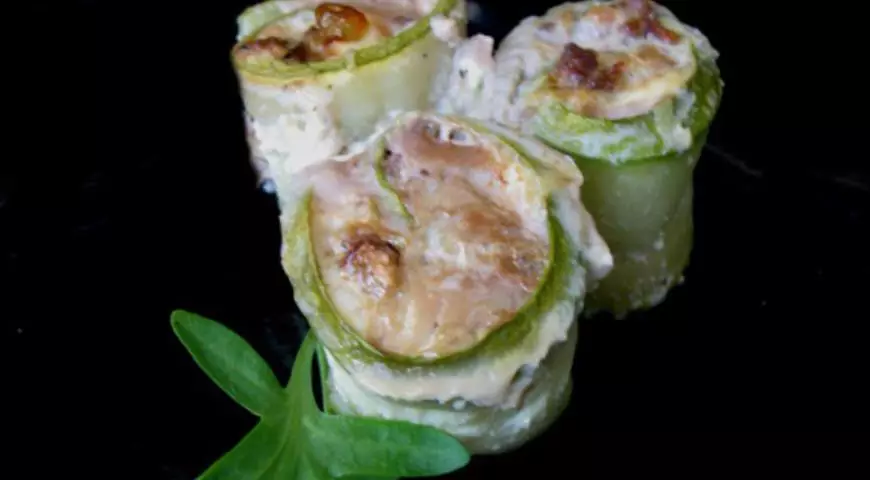 Zucchini Zucchini ZATHARY белән йомырка салу белән