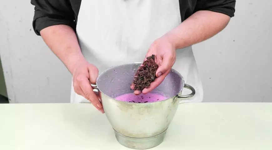 Stock Foto Matlagning Recept: Glass med körsbär och choklad, steg nummer 3