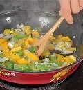 Foto de stock Receta de cocina: Kish con pimiento dulce y aceitunas, paso №4