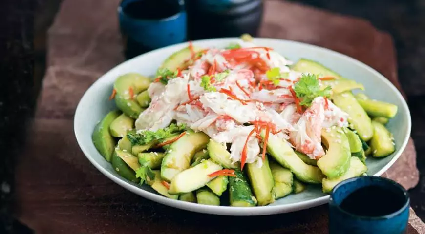 Crab is good with everything. And in the company with avocado, cucumber and red sharp pepper, he has no equal.