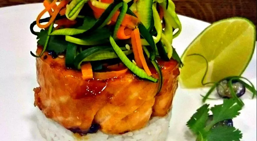 Kami sedang menyediakan salmon teraniik