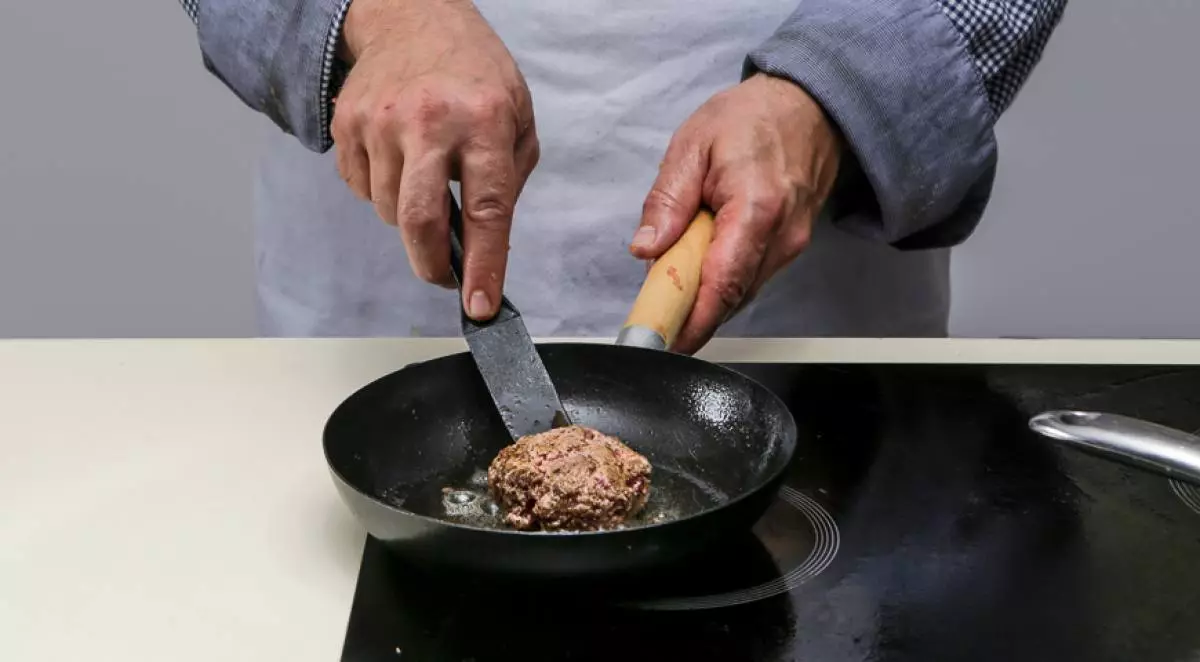 Estoque foto cozinhar receita: salsichas picantes de cordeiros em marroquino, passo número 5