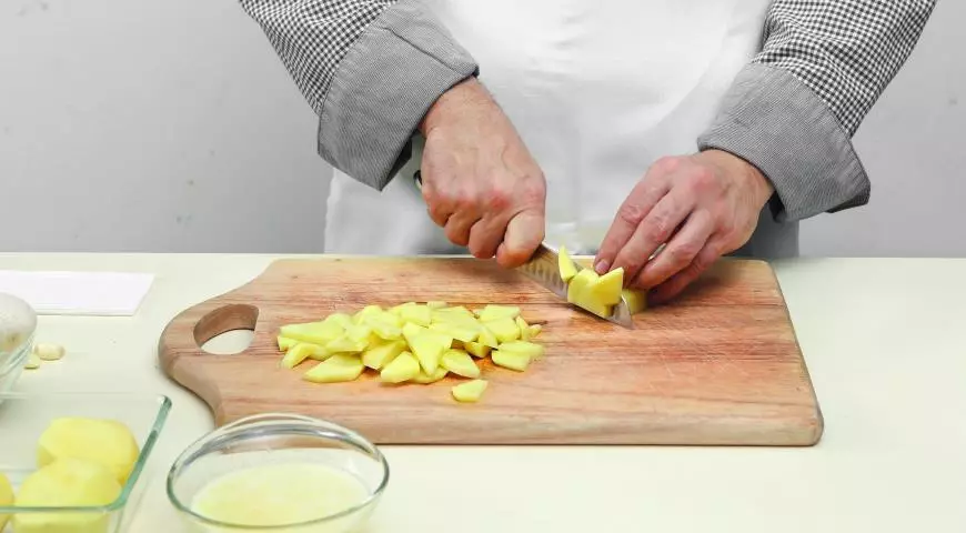 Фото за готвење рецепт за готвење: чорба од Шампињони со компири, чекор број 1