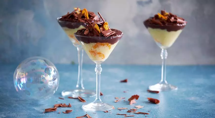 Pudding de riz avec des mandarins et du chocolat