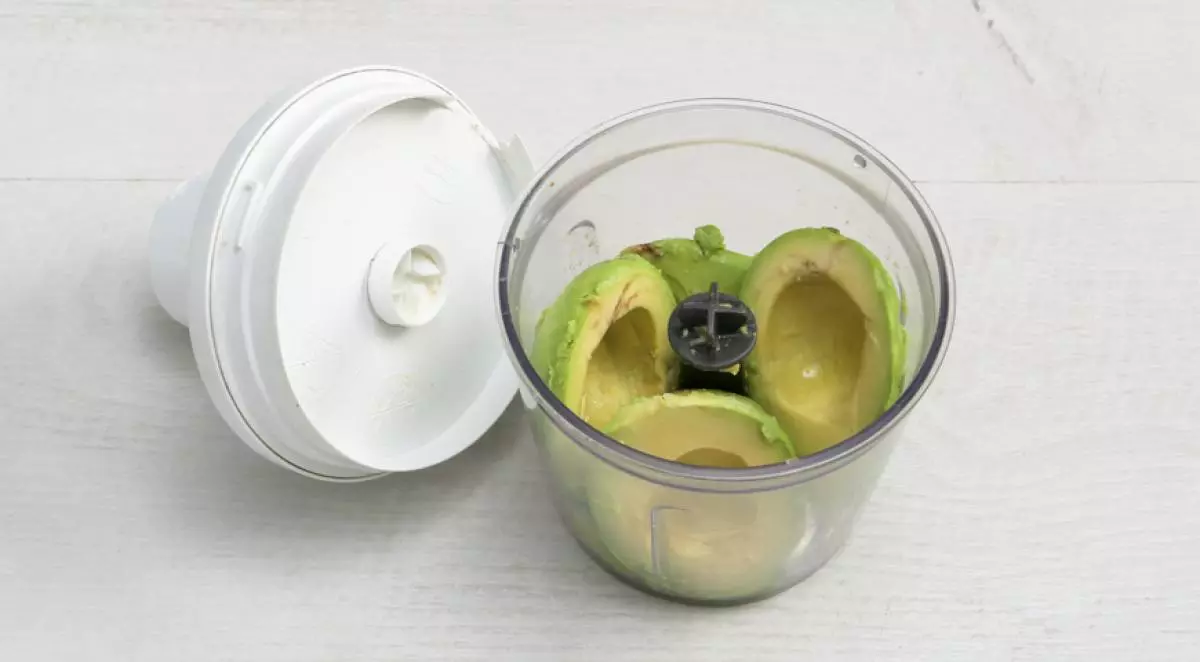 Stock Foto Coking Recipe: Dip makke fan erwten mei avocado, stap nûmer 1