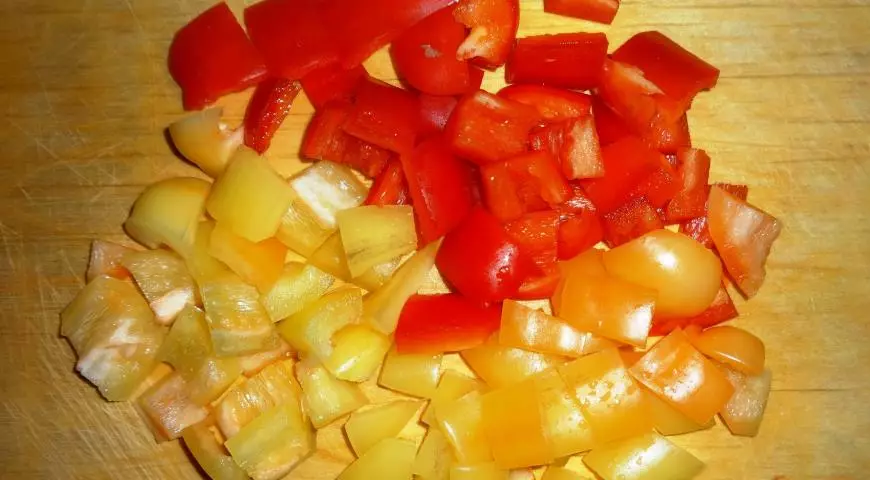 Photo de la recette: tomates marinées avec des légumes, noires rangées et menthe, étape numéro 2