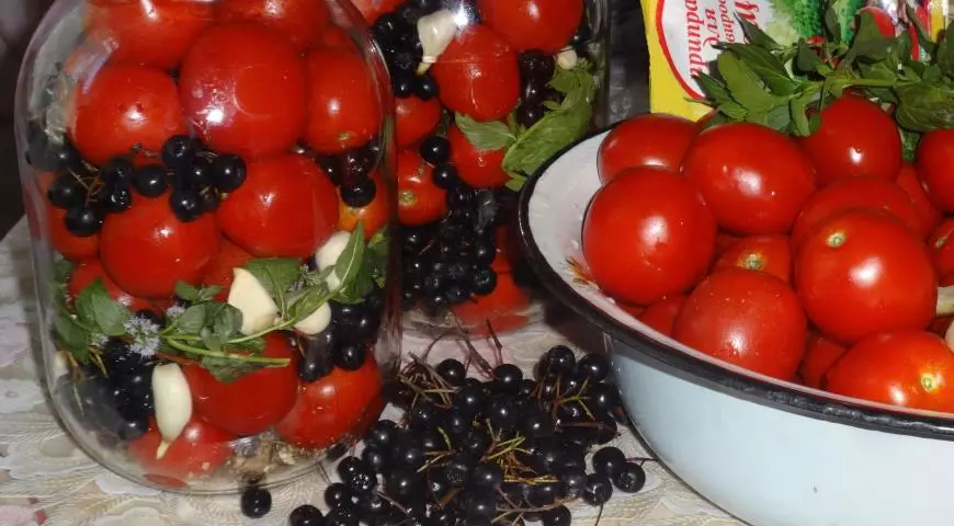 Foto Cooking Recept: ynslein tomaten mei grienten, berch Rowan en munt, stap nr. 4