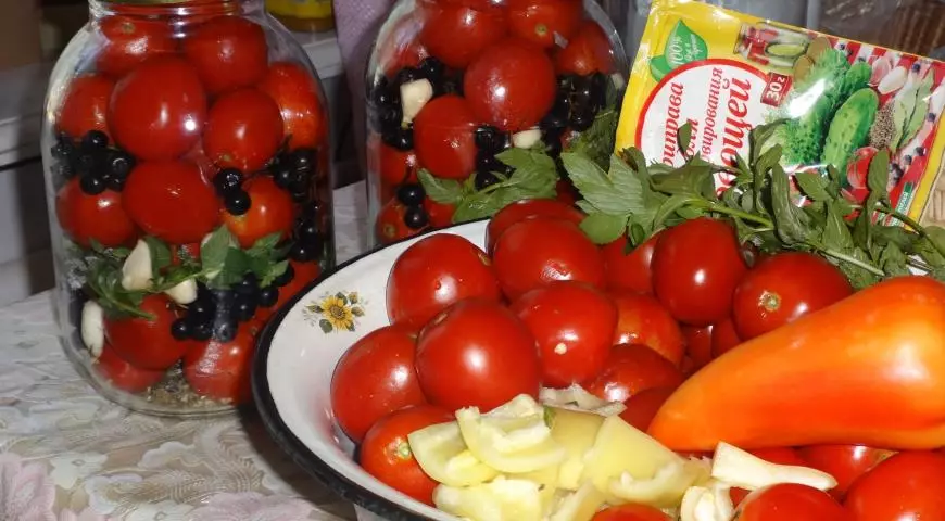 Foto Cooking Recept: marineare tomaten mei grienten, berch Rowan en munt, stap nr. 5