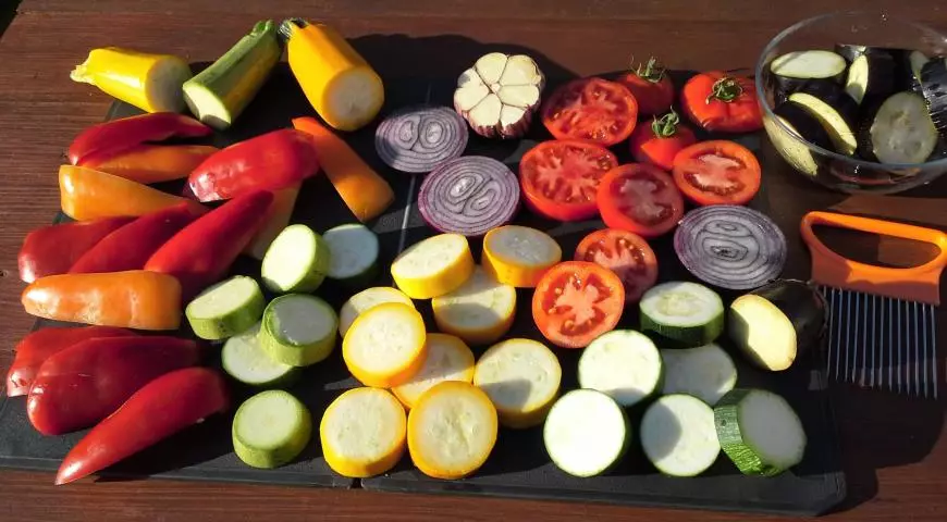 سبزیجات کبابی با سوخت گیری معطر، تهیه سبزیجات