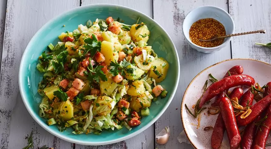 Kartoffelsalat med bacon og isbjerge