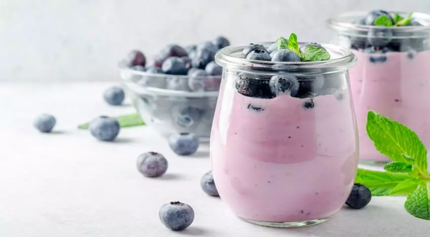 Berry Mousse sa kućnim jogurtom