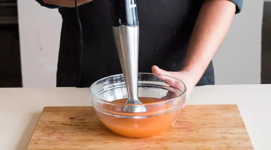 Foto de la preparación de la receta: cóctel de cócteles agrícolas de frutas, paso número 2