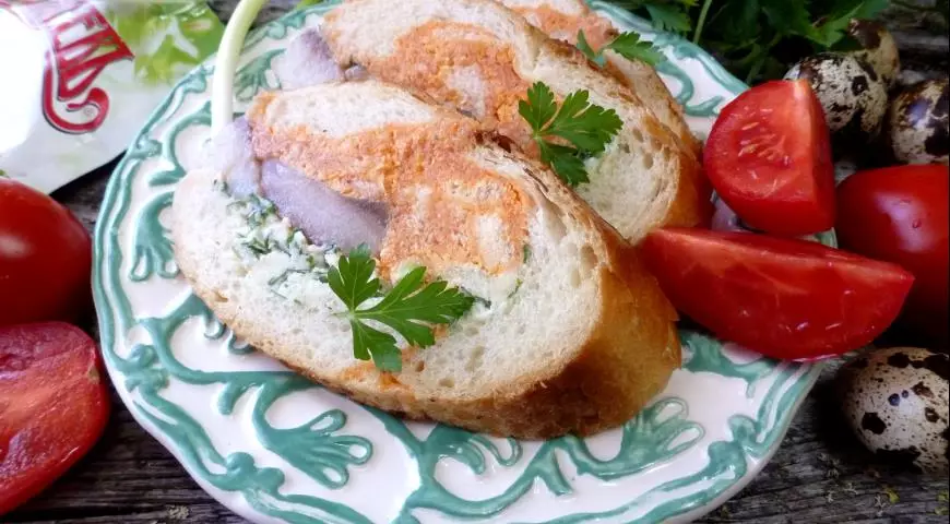 Riċetta sandwiches bl-aringi u żewġ tipi ta 'żejt