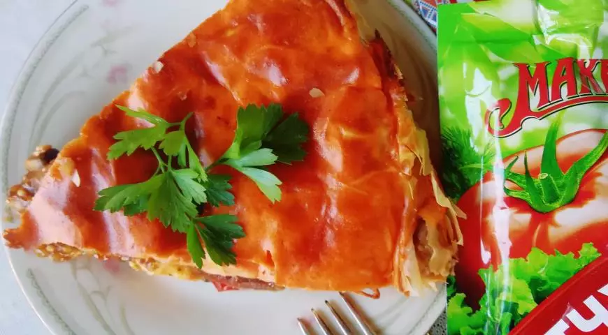 La tarte aux légumes, au fromage de chèvre et les figues sont entièrement prêtes