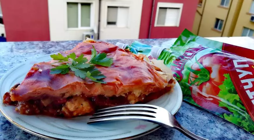 Comment faire cuire la tarte avec des légumes, du fromage de chèvre et de la figue