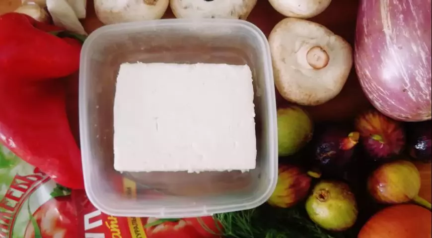 Prepare los ingredientes para los rellenos de pastel.