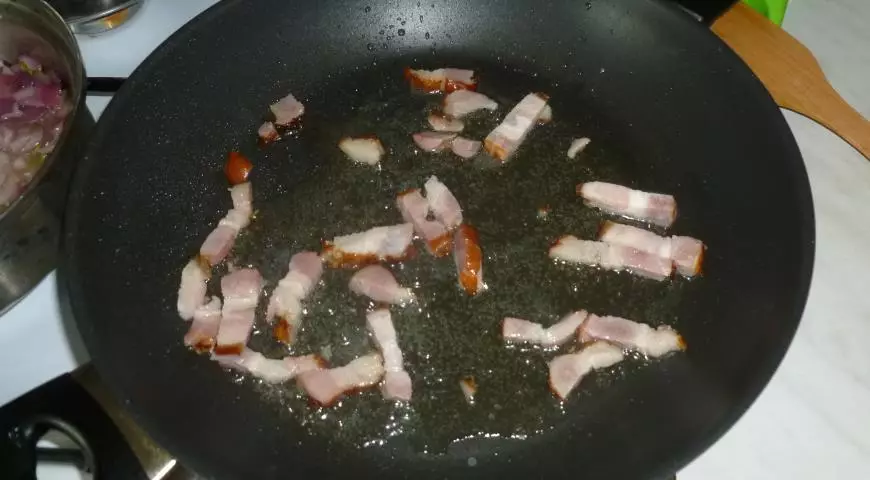 Gentan bacon sateuacan diumbar