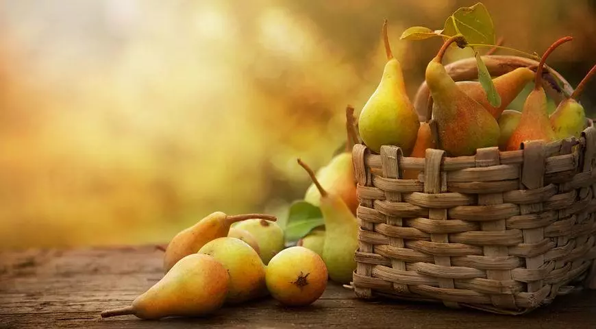 Mgogoro wa Kiuchumi: sahani tano kutoka Pears ya Autumn.