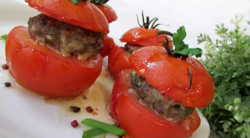 Hamburguesa en tomate