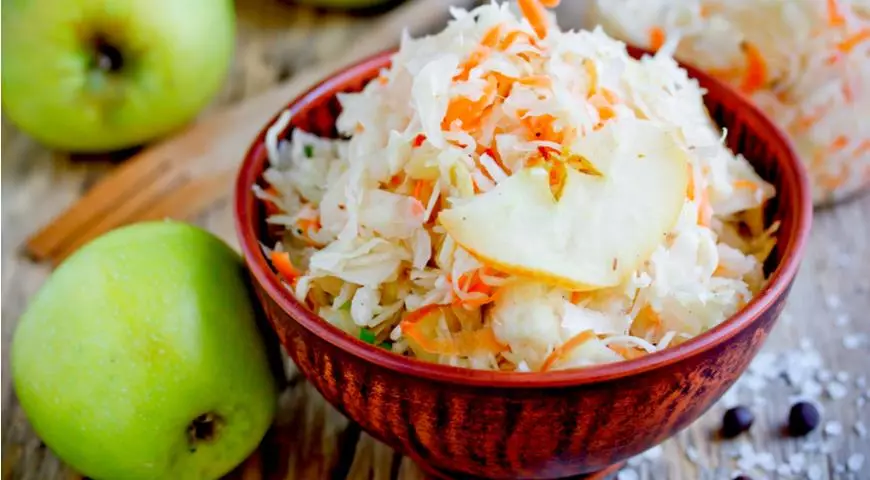 Zur Herstellung von Sauerkraut mit einem Lorbeerblatt in einem Glas brauchen: 39516_14