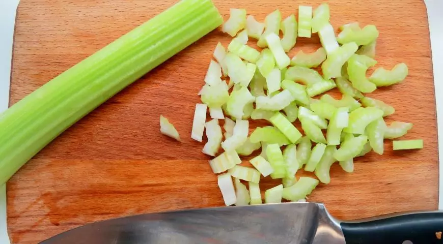 Tanduran celery ngiris