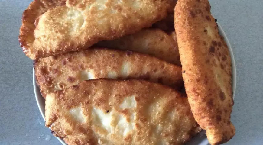 العجاف chebureki