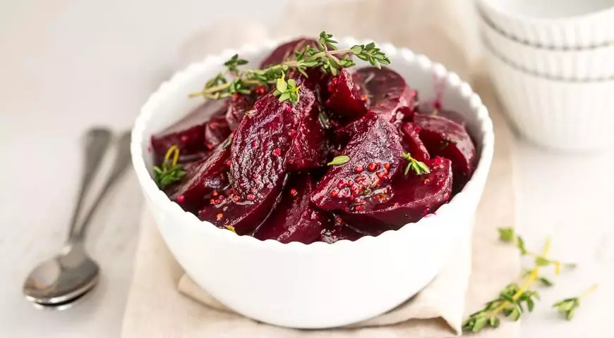 10 Awọn ọna ti awọn beets sise 39970_5