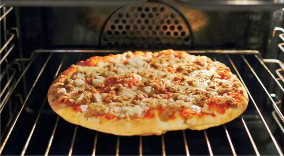 Como corrigir 8 erros que são permitidos durante a cozedura de pizza em casa 40199_9