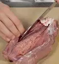 Stock Foto Cooking Recipe: Pork Roll kun Mushroom-plenigaĵo, Paŝo Numero 2