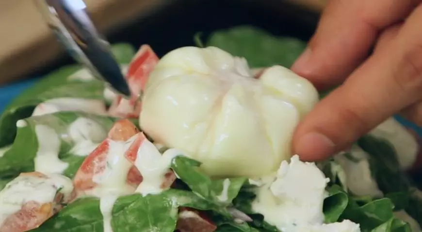 Resep Masak Foto Simpenan: salad karo bayem, tomat lan endhog pashota, nomer nomer 5