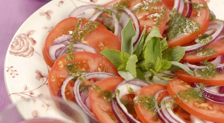 Tomates com pesto de hortelã