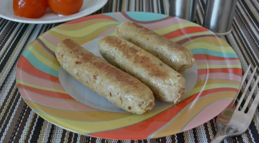 Estoque foto cozinhar receita: salsichas caseiras feita de carne picada, passo número 5