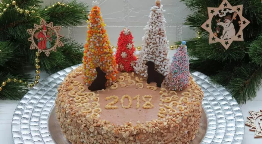 Прикрашаємо торт «Київський» в новорічному стилі