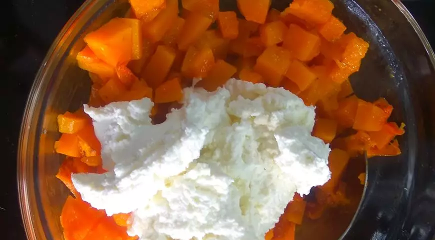 Afgewerkte pompoenmix met ricotta