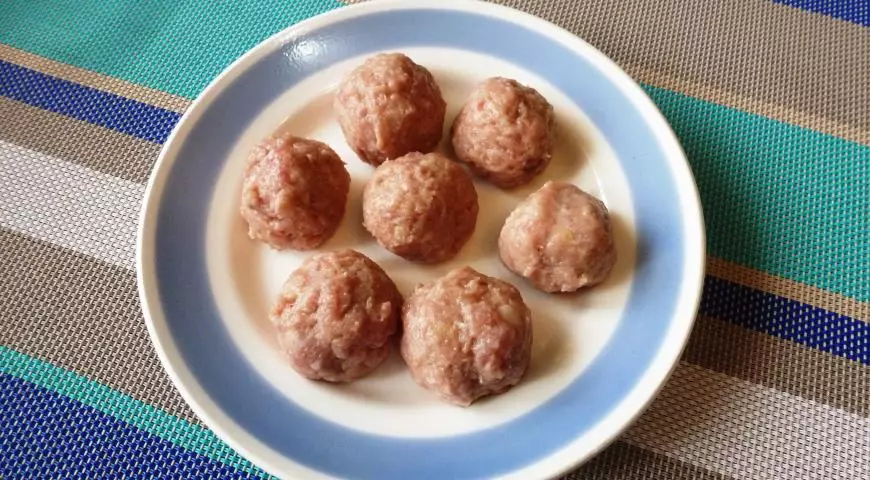 ჩვენ ვიწყებთ meatballs