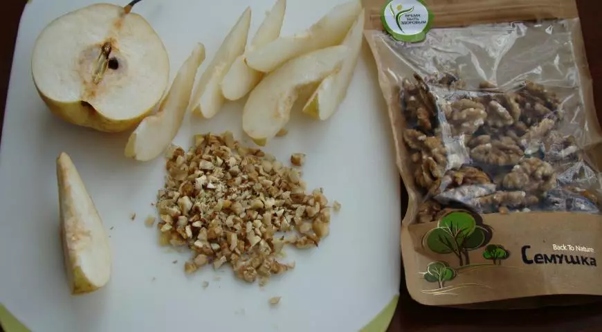 Slipa valnötter och skära en päron
