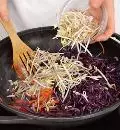 Photo Recept za kuhanje: azijska salata sa svinjetinom u čamcima sa salatama, korak br. 4
