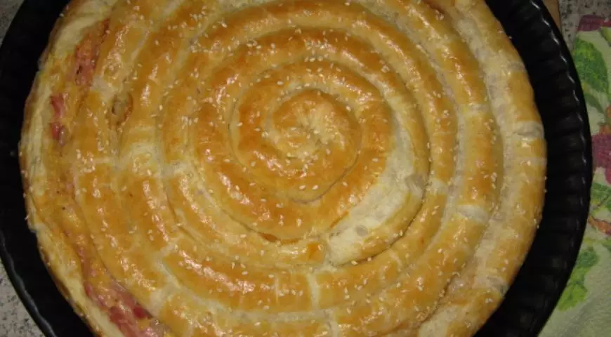 Spiralne ciasto z serem i szpinakiem upiec aż do gotowości