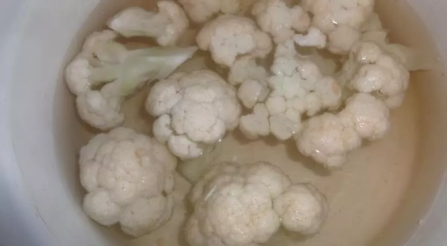 Boil cauliflower ao anaty rano masira mandra-pahavonona