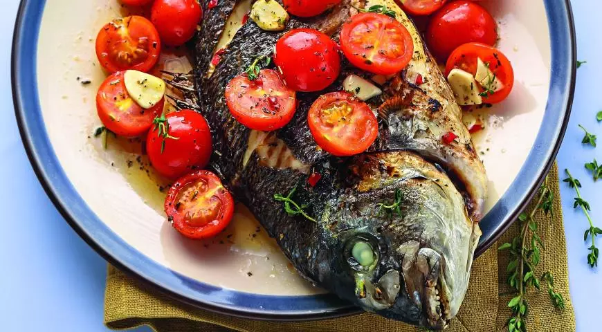 写真料理レシピ：ギリシャ風のトマトと魚、ステップ番号4