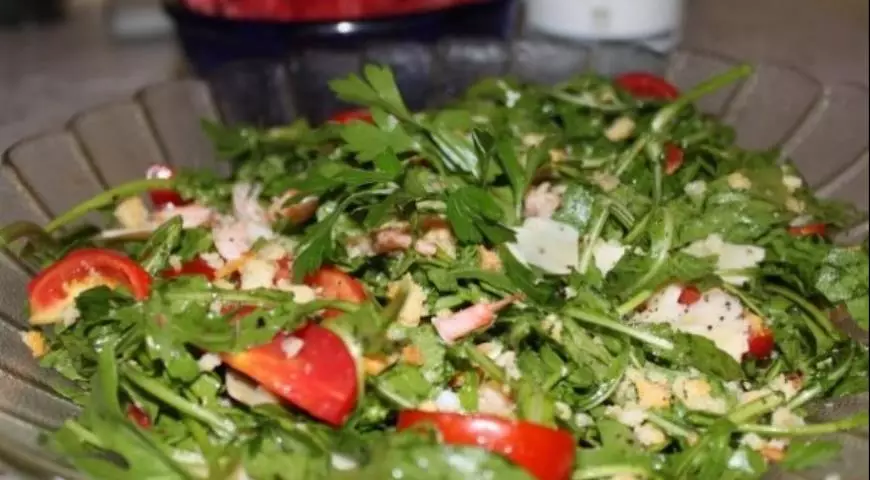 Salat med reker, arugula og parmesan