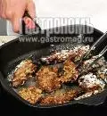 Stock foto gatim recetë: shumë i dobët i mëlçisë skuqur, hapi i hapit 3