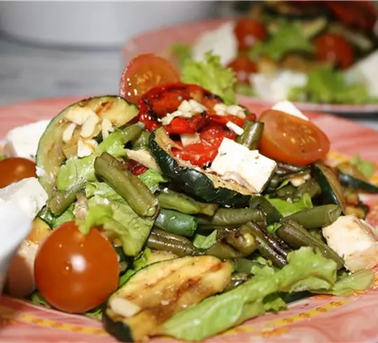 Warm grilled salad with cheese