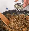 Stock Foto Cooking recipe: Beef kidney in sour cream sauce, step number 2